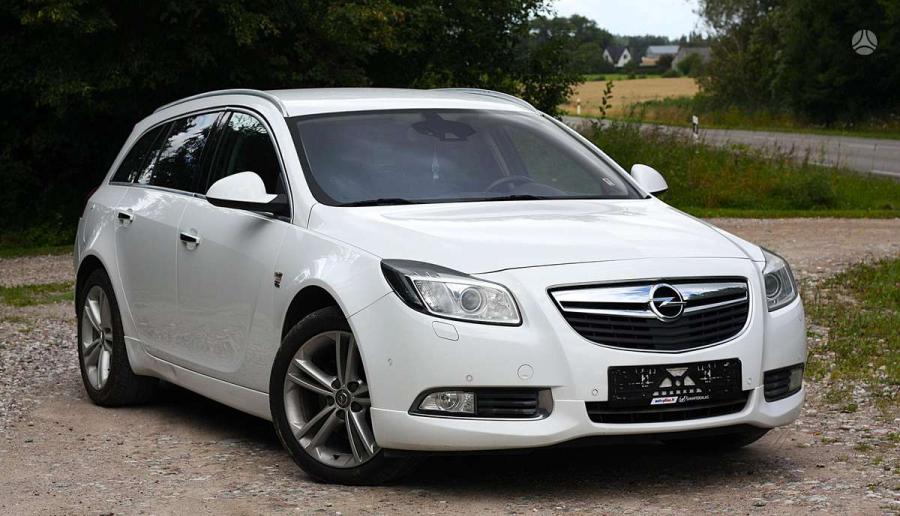 White Opel Insignia 2012 in Kretinga, with an engine capacity of 1.96 L and mileage of 287 thousand km for 4999 €, photo 1 on AUTOMOTO.COM.LV
