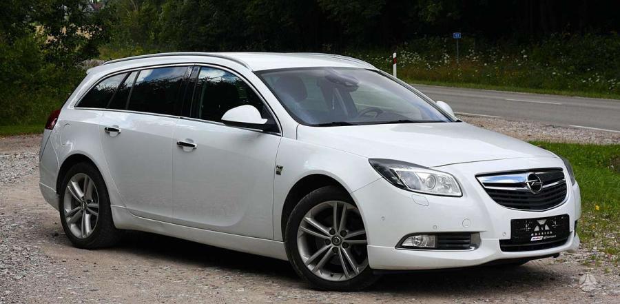White Opel Insignia 2012 in Kretinga, with an engine capacity of 1.96 L and mileage of 287 thousand km for 4999 €, photo 3 on AUTOMOTO.COM.LV