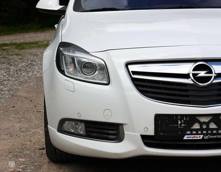 White Opel Insignia 2012 in Kretinga, with an engine capacity of 1.96 L and mileage of 287 thousand km for 4999 €, photo 4 on AUTOMOTO.COM.LV