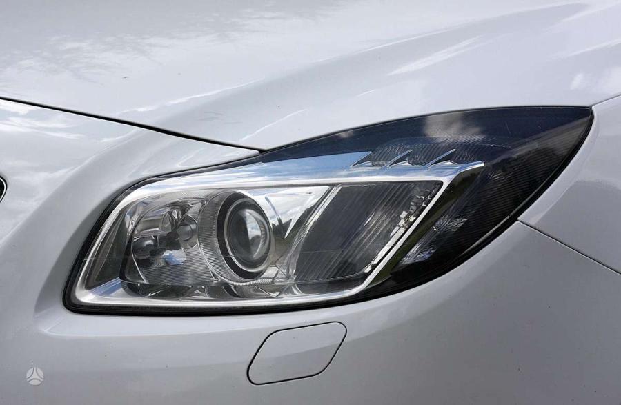 White Opel Insignia 2012 in Kretinga, with an engine capacity of 1.96 L and mileage of 287 thousand km for 4999 €, photo 10 on AUTOMOTO.COM.LV