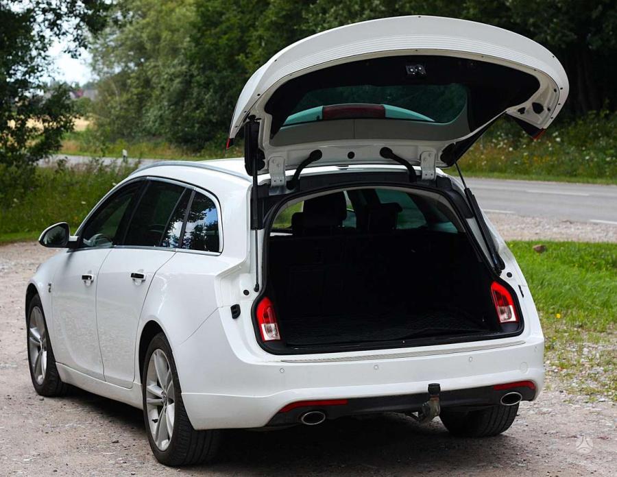 White Opel Insignia 2012 in Kretinga, with an engine capacity of 1.96 L and mileage of 287 thousand km for 4999 €, photo 17 on AUTOMOTO.COM.LV