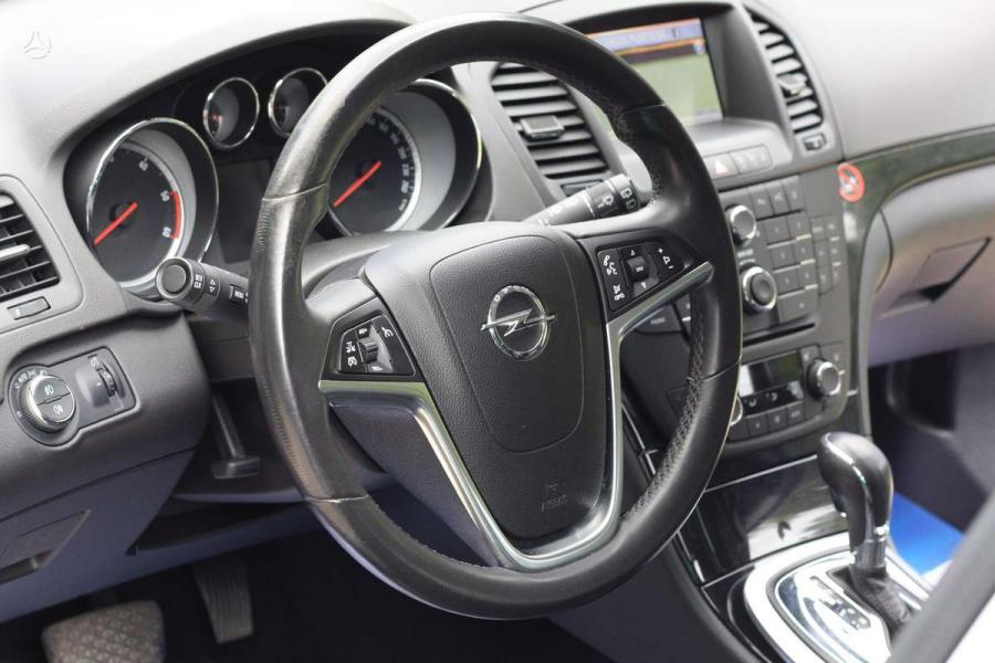 White Opel Insignia 2012 in Kretinga, with an engine capacity of 1.96 L and mileage of 287 thousand km for 4999 €, photo 24 on AUTOMOTO.COM.LV