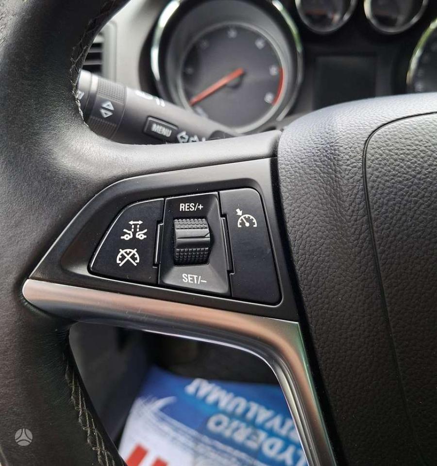 White Opel Insignia 2012 in Kretinga, with an engine capacity of 1.96 L and mileage of 287 thousand km for 4999 €, photo 30 on AUTOMOTO.COM.LV