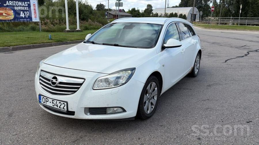White Opel Insignia 2012 in Riga, with an engine capacity of 2.00 L and mileage of 0 thousand km for 1790 €, photo 3 on AUTOMOTO.COM.LV