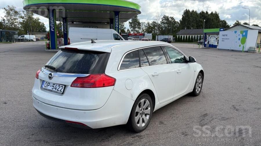 White Opel Insignia 2012 in Riga, with an engine capacity of 2.00 L and mileage of 0 thousand km for 1790 €, photo 4 on AUTOMOTO.COM.LV