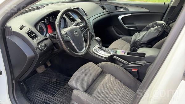 Balts Opel Insignia 2012 Rīga, ar dzinēja tilpumu 2.00 L un nobraukumu 0 tūkst. km par 1790 €, foto 4 vietnē AUTOMOTO.COM.LV