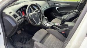 White Opel Insignia 2012 in Riga, with an engine capacity of 2.00 L and mileage of 0 thousand km for 1790 €, photo 5 on AUTOMOTO.COM.LV