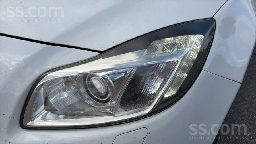 White Opel Insignia 2012 in Riga, with an engine capacity of 2.00 L and mileage of 0 thousand km for 1790 €, photo 9 on AUTOMOTO.COM.LV