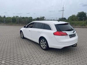 White Opel Insignia 2012 in Marijampole, with an engine capacity of 1.96 L and mileage of 228 thousand km for 3800 €, photo 5 on AUTOMOTO.COM.LV
