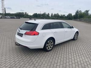 White Opel Insignia 2012 in Marijampole, with an engine capacity of 1.96 L and mileage of 228 thousand km for 3800 €, photo 6 on AUTOMOTO.COM.LV