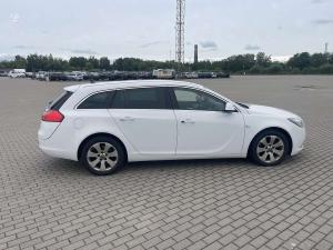 White Opel Insignia 2012 in Marijampole, with an engine capacity of 1.96 L and mileage of 228 thousand km for 3800 €, photo 7 on AUTOMOTO.COM.LV