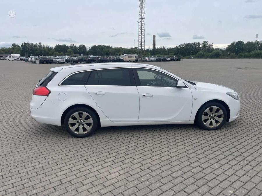 White Opel Insignia 2012 in Marijampole, with an engine capacity of 1.96 L and mileage of 228 thousand km for 3800 €, photo 7 on AUTOMOTO.COM.LV