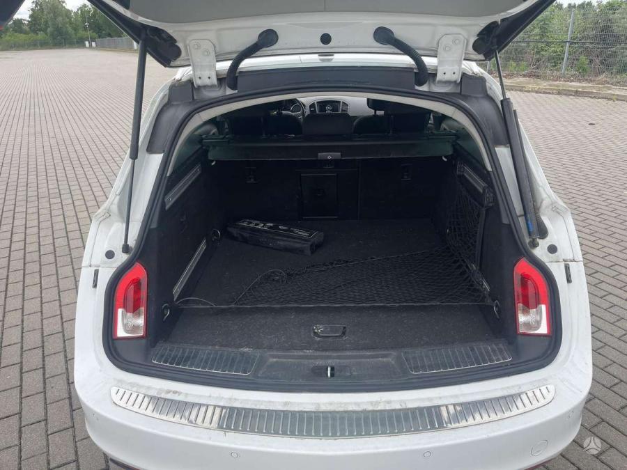 White Opel Insignia 2012 in Marijampole, with an engine capacity of 1.96 L and mileage of 228 thousand km for 3800 €, photo 9 on AUTOMOTO.COM.LV