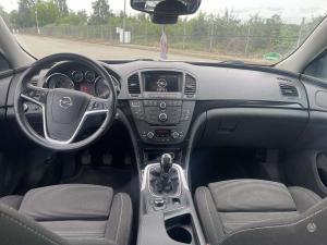 White Opel Insignia 2012 in Marijampole, with an engine capacity of 1.96 L and mileage of 228 thousand km for 3800 €, photo 10 on AUTOMOTO.COM.LV