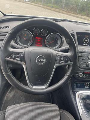 White Opel Insignia 2012 in Marijampole, with an engine capacity of 1.96 L and mileage of 228 thousand km for 3800 €, photo 11 on AUTOMOTO.COM.LV