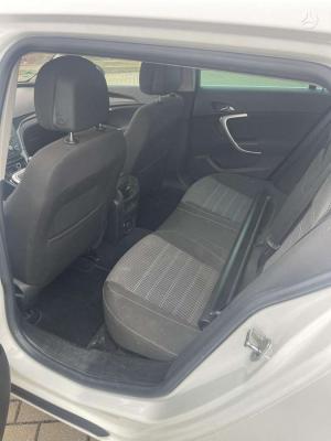 White Opel Insignia 2012 in Marijampole, with an engine capacity of 1.96 L and mileage of 228 thousand km for 3800 €, photo 13 on AUTOMOTO.COM.LV