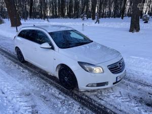 White Opel Insignia 2013 in Klaipeda, with an engine capacity of 1.40 L and mileage of 300 thousand km for 2850 €, photo  on AUTOMOTO.COM.LV