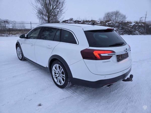 White Opel Insignia 2013 in Marijampole, with an engine capacity of 1.96 L and mileage of 270 thousand km for 5200 €, photo 4 on AUTOMOTO.COM.LV