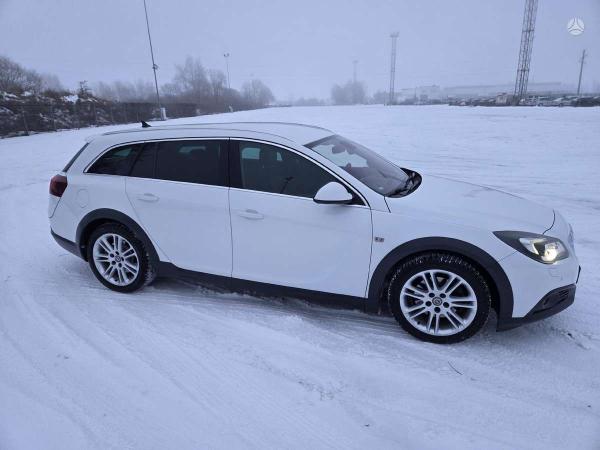 White Opel Insignia 2013 in Marijampole, with an engine capacity of 1.96 L and mileage of 270 thousand km for 5200 €, photo 5 on AUTOMOTO.COM.LV