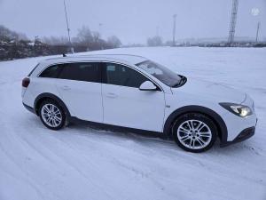 White Opel Insignia 2013 in Marijampole, with an engine capacity of 1.96 L and mileage of 270 thousand km for 5200 €, photo 5 on AUTOMOTO.COM.LV