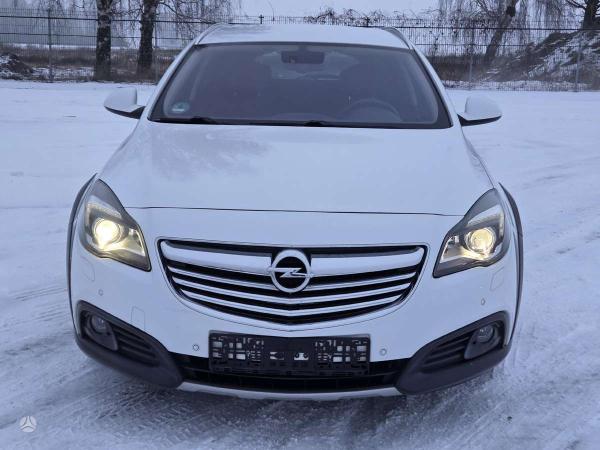 White Opel Insignia 2013 in Marijampole, with an engine capacity of 1.96 L and mileage of 270 thousand km for 5200 €, photo 7 on AUTOMOTO.COM.LV