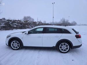 White Opel Insignia 2013 in Marijampole, with an engine capacity of 1.96 L and mileage of 270 thousand km for 5200 €, photo 11 on AUTOMOTO.COM.LV