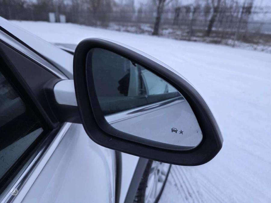White Opel Insignia 2013 in Marijampole, with an engine capacity of 1.96 L and mileage of 270 thousand km for 5200 €, photo 12 on AUTOMOTO.COM.LV