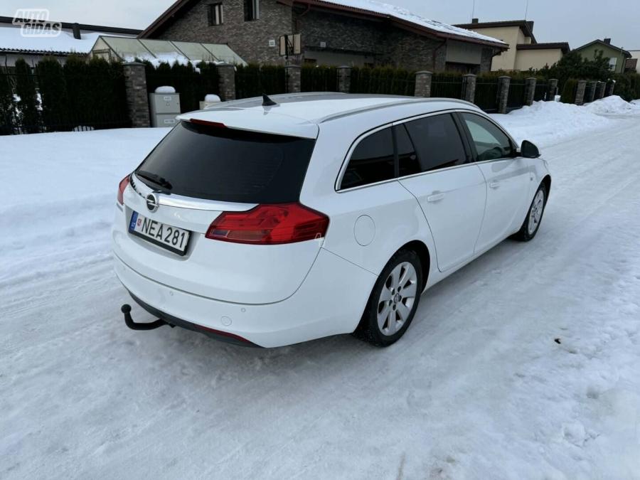White Opel Insignia 2013 in Klaipeda, with an engine capacity of 1.40 L and mileage of 300 thousand km for 2350 €, photo 4 on AUTOMOTO.COM.LV
