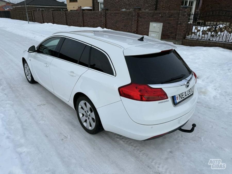 White Opel Insignia 2013 in Klaipeda, with an engine capacity of 1.40 L and mileage of 300 thousand km for 2350 €, photo 5 on AUTOMOTO.COM.LV