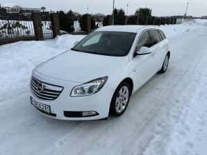 White Opel Insignia 2013 in Klaipeda, with an engine capacity of 1.40 L and mileage of 300 thousand km for 2250 €, photo  on AUTOMOTO.COM.LV