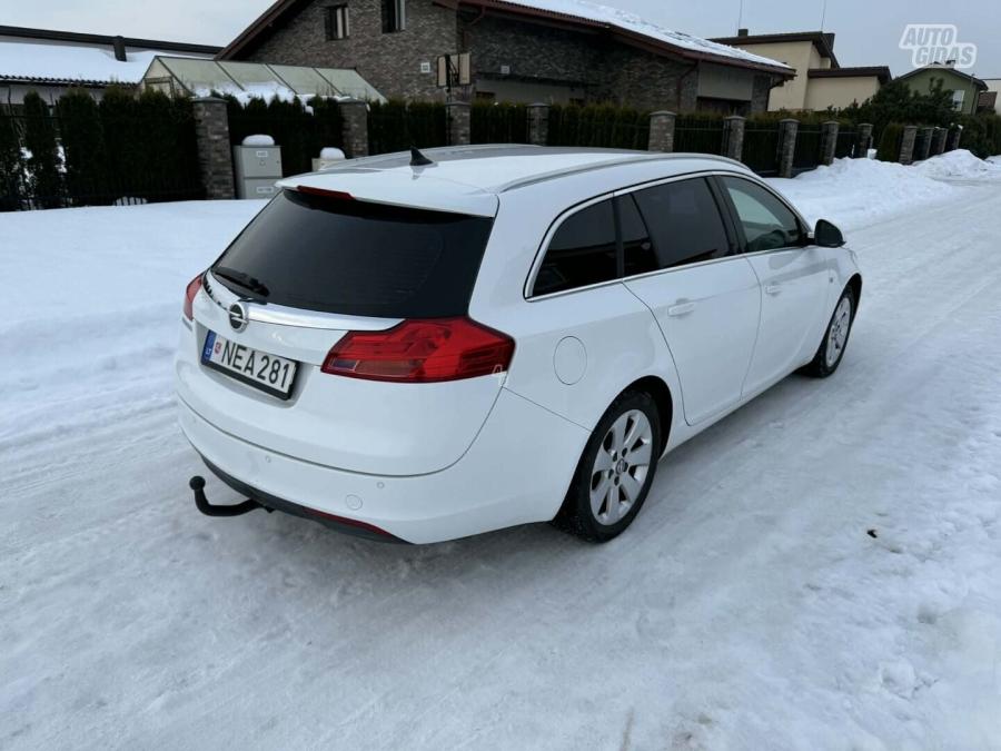 White Opel Insignia 2013 in Klaipeda, with an engine capacity of 1.40 L and mileage of 300 thousand km for 2250 €, photo 3 on AUTOMOTO.COM.LV