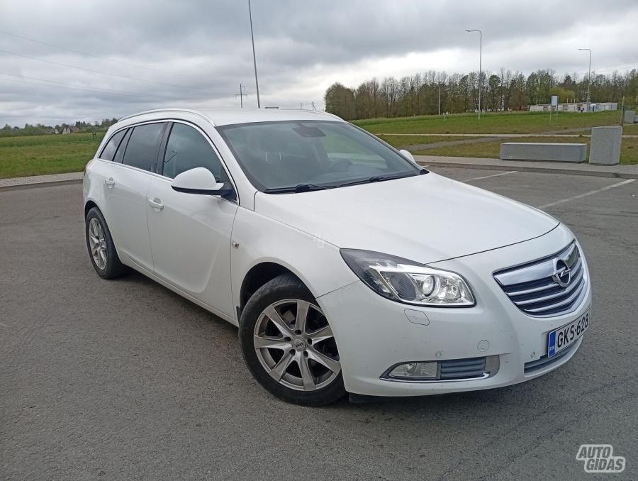 White Opel Insignia 2013 in Vilnius, with an engine capacity of 2.00 L and mileage of 325 thousand km for 3700 €, photo 4 on AUTOMOTO.COM.LV