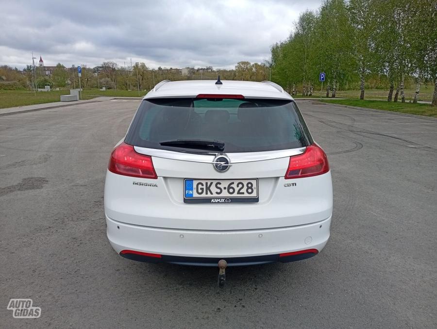 White Opel Insignia 2013 in Vilnius, with an engine capacity of 2.00 L and mileage of 325 thousand km for 3700 €, photo 7 on AUTOMOTO.COM.LV