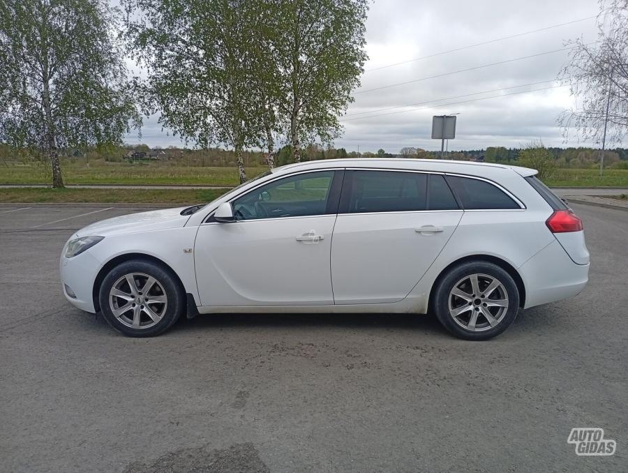 White Opel Insignia 2013 in Vilnius, with an engine capacity of 2.00 L and mileage of 325 thousand km for 3700 €, photo 8 on AUTOMOTO.COM.LV