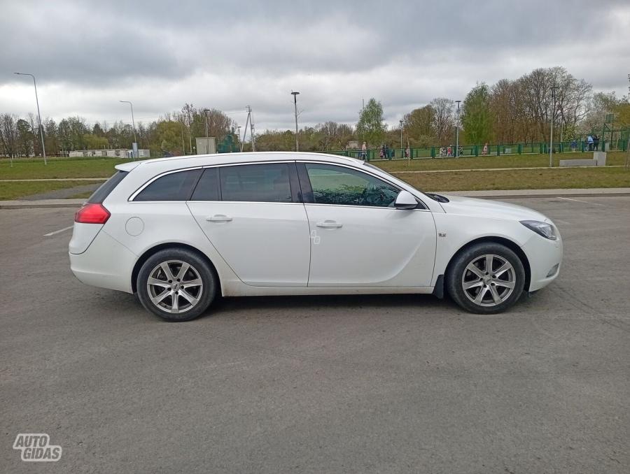 White Opel Insignia 2013 in Vilnius, with an engine capacity of 2.00 L and mileage of 325 thousand km for 3700 €, photo 9 on AUTOMOTO.COM.LV
