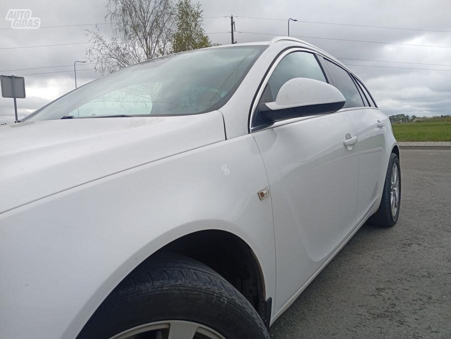 White Opel Insignia 2013 in Vilnius, with an engine capacity of 2.00 L and mileage of 325 thousand km for 3700 €, photo 10 on AUTOMOTO.COM.LV
