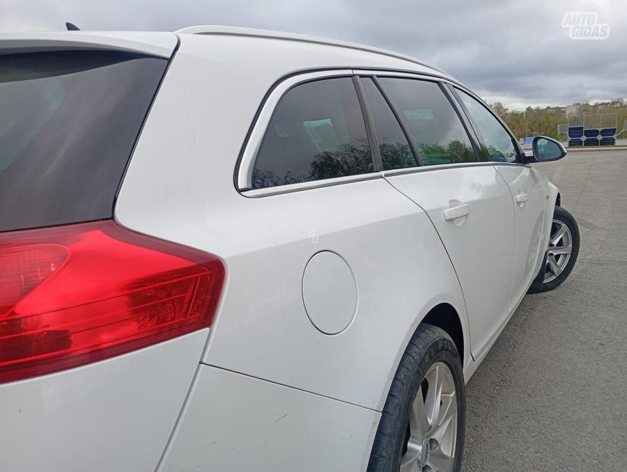 White Opel Insignia 2013 in Vilnius, with an engine capacity of 2.00 L and mileage of 325 thousand km for 3700 €, photo 11 on AUTOMOTO.COM.LV