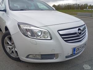 White Opel Insignia 2013 in Vilnius, with an engine capacity of 2.00 L and mileage of 325 thousand km for 3700 €, photo 12 on AUTOMOTO.COM.LV