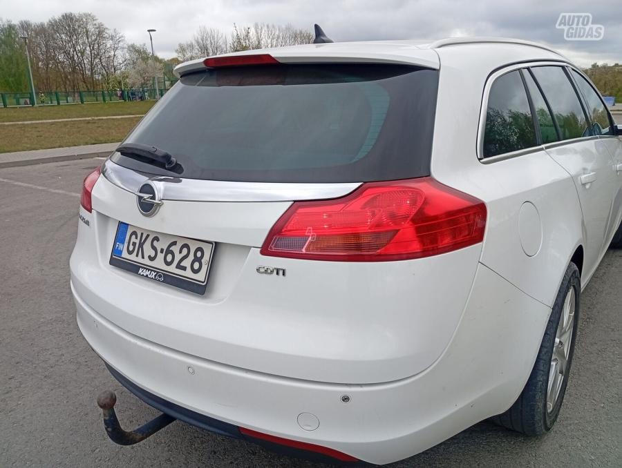 White Opel Insignia 2013 in Vilnius, with an engine capacity of 2.00 L and mileage of 325 thousand km for 3700 €, photo 13 on AUTOMOTO.COM.LV
