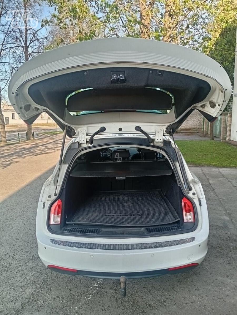 White Opel Insignia 2013 in Vilnius, with an engine capacity of 2.00 L and mileage of 325 thousand km for 3700 €, photo 14 on AUTOMOTO.COM.LV