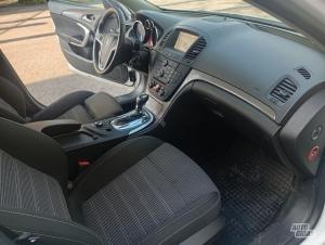 White Opel Insignia 2013 in Vilnius, with an engine capacity of 2.00 L and mileage of 325 thousand km for 3700 €, photo 19 on AUTOMOTO.COM.LV