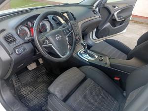 White Opel Insignia 2013 in Vilnius, with an engine capacity of 2.00 L and mileage of 325 thousand km for 3700 €, photo 20 on AUTOMOTO.COM.LV