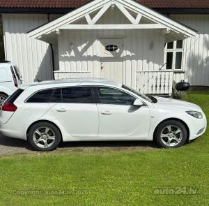 White Opel Insignia 2013 in Tallinn, with an engine capacity of 2.00 L and mileage of 0 thousand km for 3500 €, photo 3 on AUTOMOTO.COM.LV