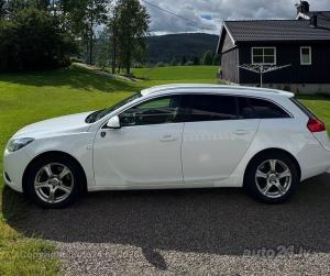 White Opel Insignia 2013 in Tallinn, with an engine capacity of 2.00 L and mileage of 0 thousand km for 3500 €, photo 7 on AUTOMOTO.COM.LV