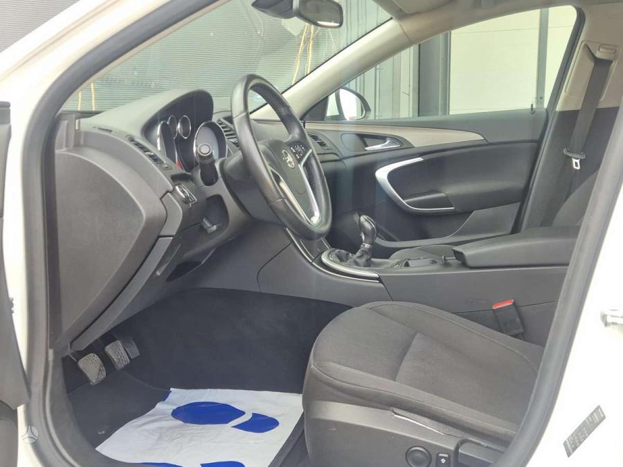 Balts Opel Insignia 2013 Viļņa, ar dzinēja tilpumu 1.40 L un nobraukumu 188 tūkst. km par 3500 €, foto 10 vietnē AUTOMOTO.COM.LV