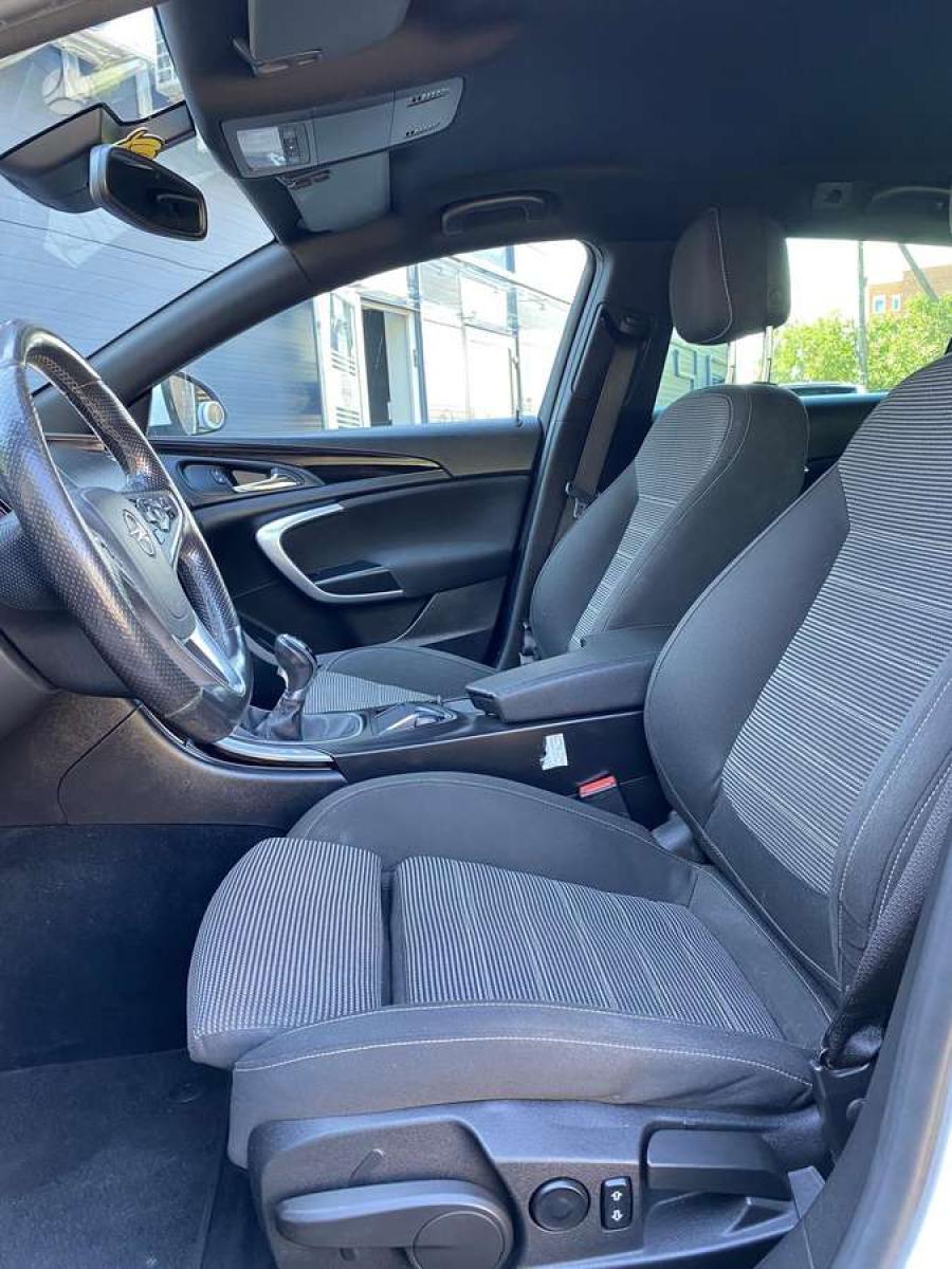Balts Opel Insignia 2013 Marijampole, ar dzinēja tilpumu 1.96 L un nobraukumu 262 tūkst. km par 4999 €, foto 23 vietnē AUTOMOTO.COM.LV