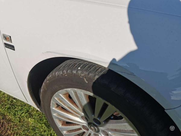 White Opel Insignia 2013 in Jurbarkas, with an engine capacity of 1.96 L and mileage of 343 thousand km for 1670 €, photo 9 on AUTOMOTO.COM.LV