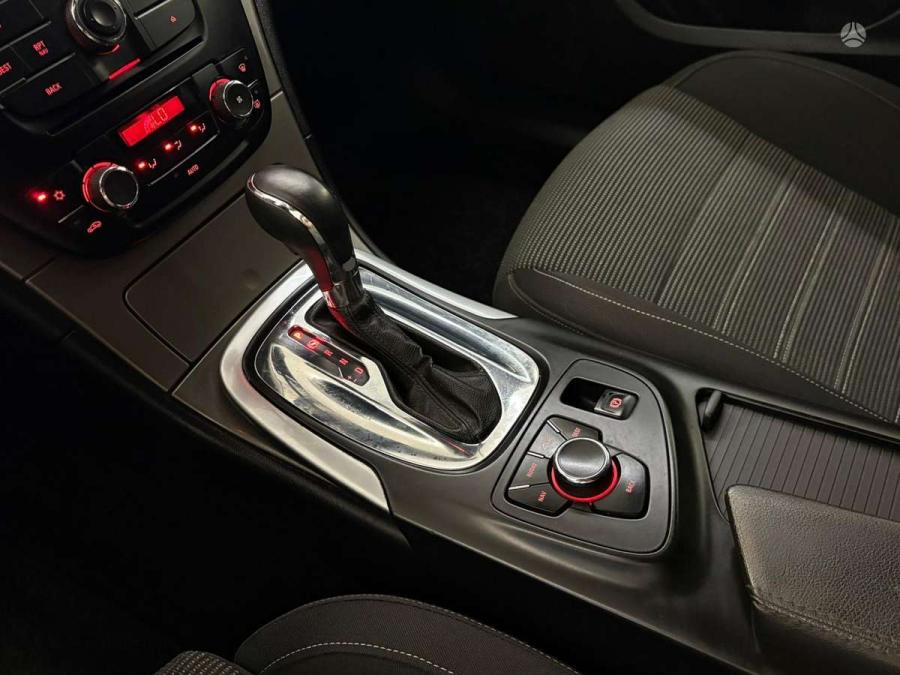 Balts Opel Insignia 2013 Marijampole, ar dzinēja tilpumu 1.96 L un nobraukumu 328 tūkst. km par 2750 €, foto 4 vietnē AUTOMOTO.COM.LV