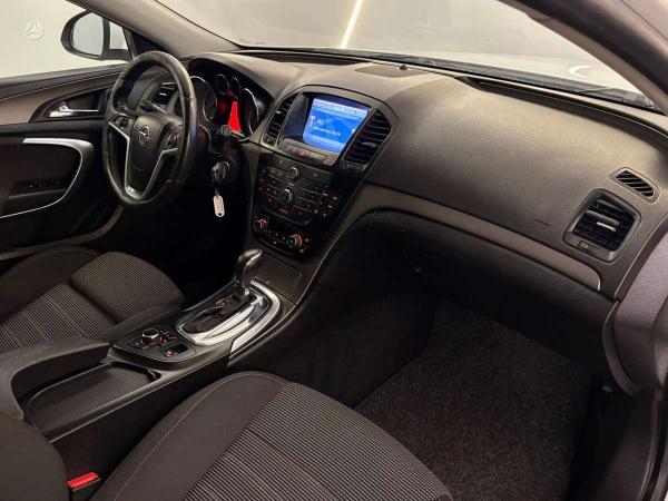Opel Insignia 2013 in Marijampole on AUTOMOTO.COM.LV White Opel Insignia 2013 in Marijampole, with an engine capacity of 1.96 L and mileage of 328 thousand km for 2750 €, photo 11 on AUTOMOTO.COM.LV