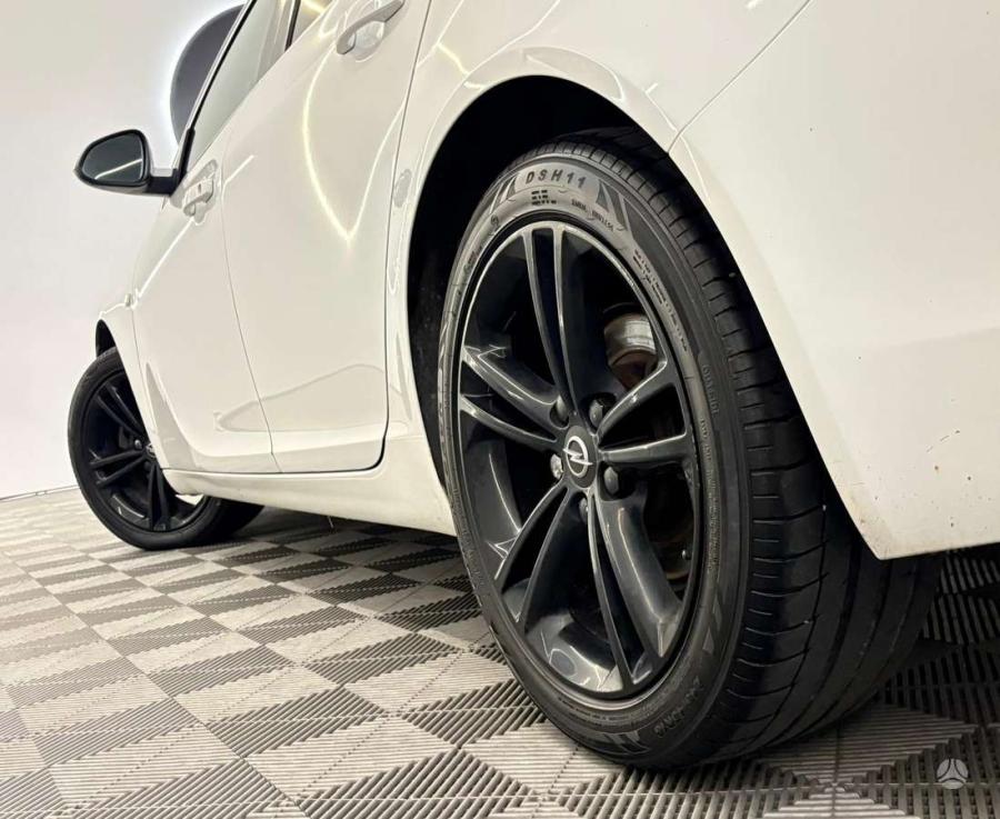 Balts Opel Insignia 2013 Marijampole, ar dzinēja tilpumu 1.96 L un nobraukumu 328 tūkst. km par 2750 €, foto 17 vietnē AUTOMOTO.COM.LV